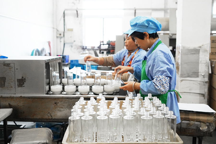 关于我们 桐乡市河山工艺玻璃器皿厂